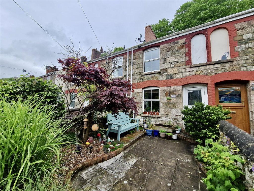 2 Bedroom Cottage in Castle Green, Helston, £225,000 - HouseHub.uk